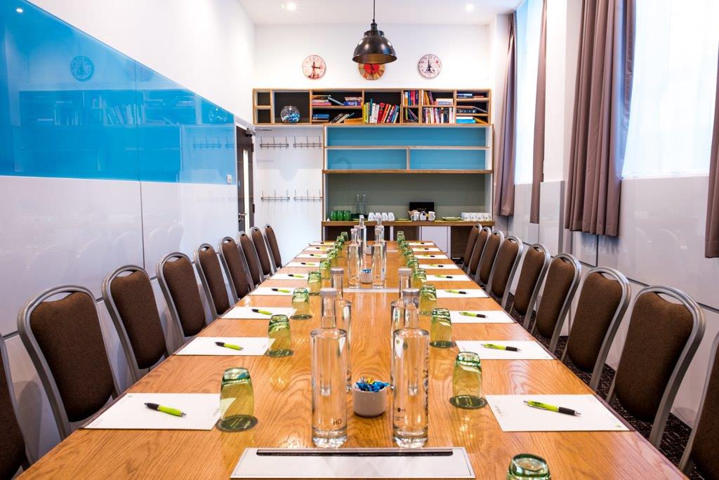 The Library Meeting Room | The Wesley London Euston